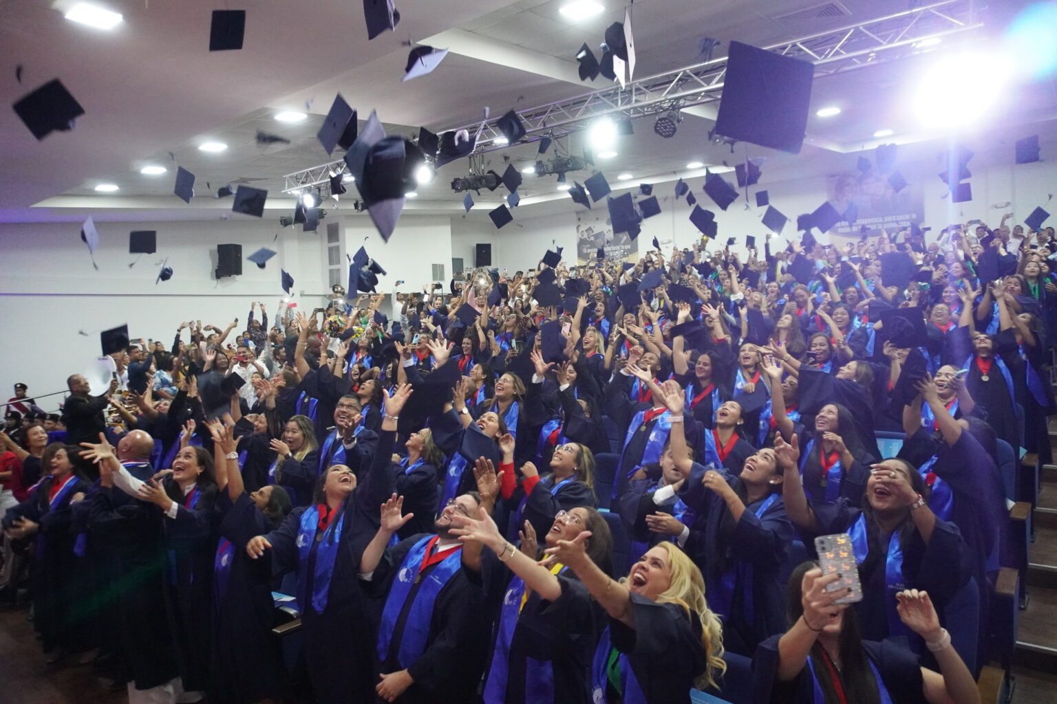 Sede La Chorrera celebra la graduación de más de 150 nuevos ...